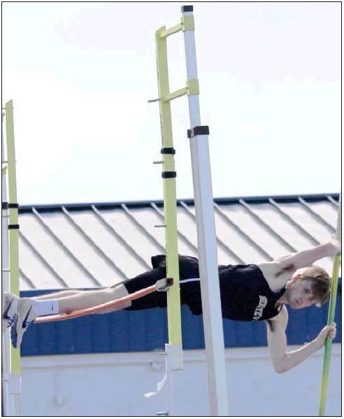Henryetta track programs battle for top honors at 3A regional meet ...