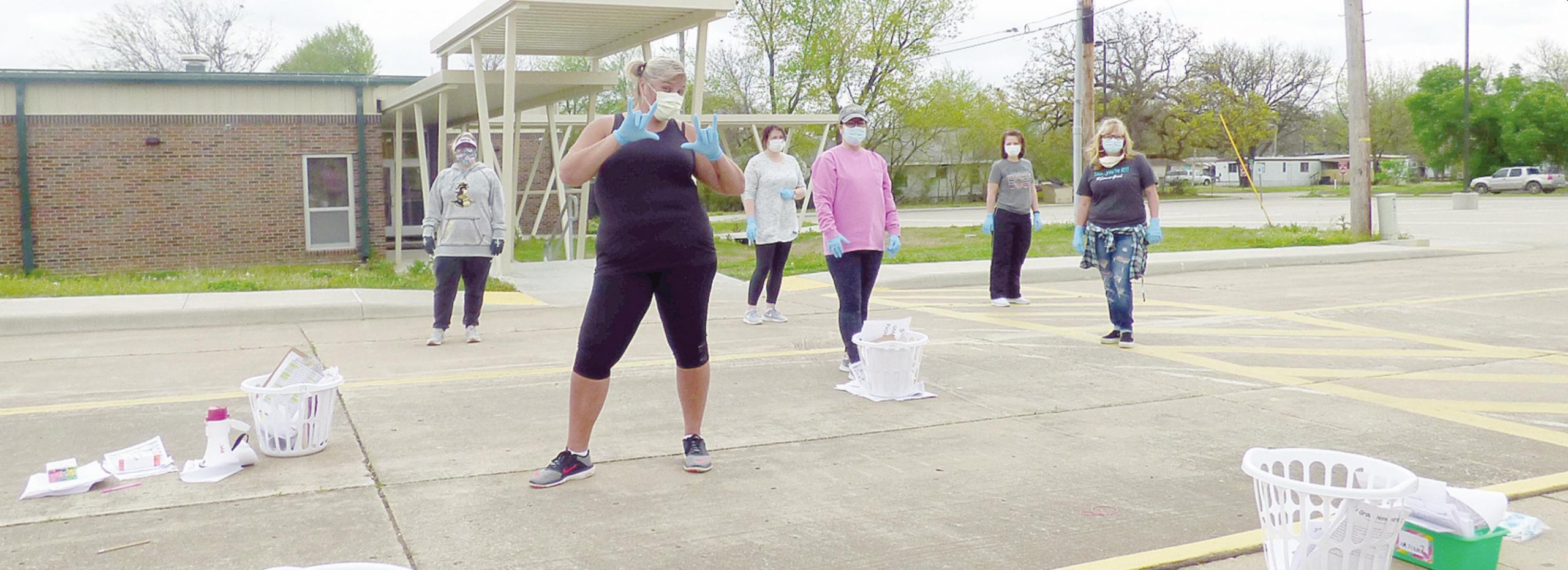 Henryetta Schools pass out distance learning packets