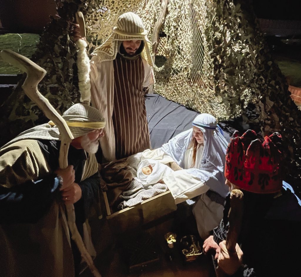 Living Nativity Scene Featured at Henryetta Hallmark Christmas